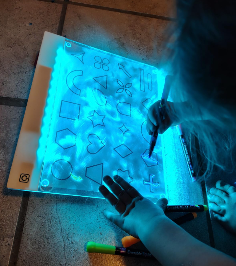 I tried Lumiboard Led drawing board: here's my BRUTAL review! - Snoopviews
